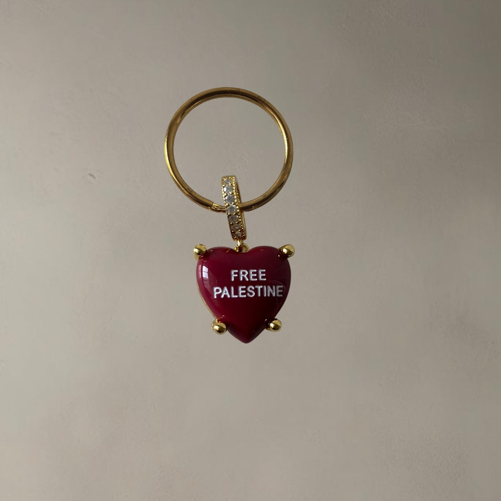“FREE PALESTINE” HEARTSHAPED KEY/BAG CHAIN • CHERRY – BY MAHA